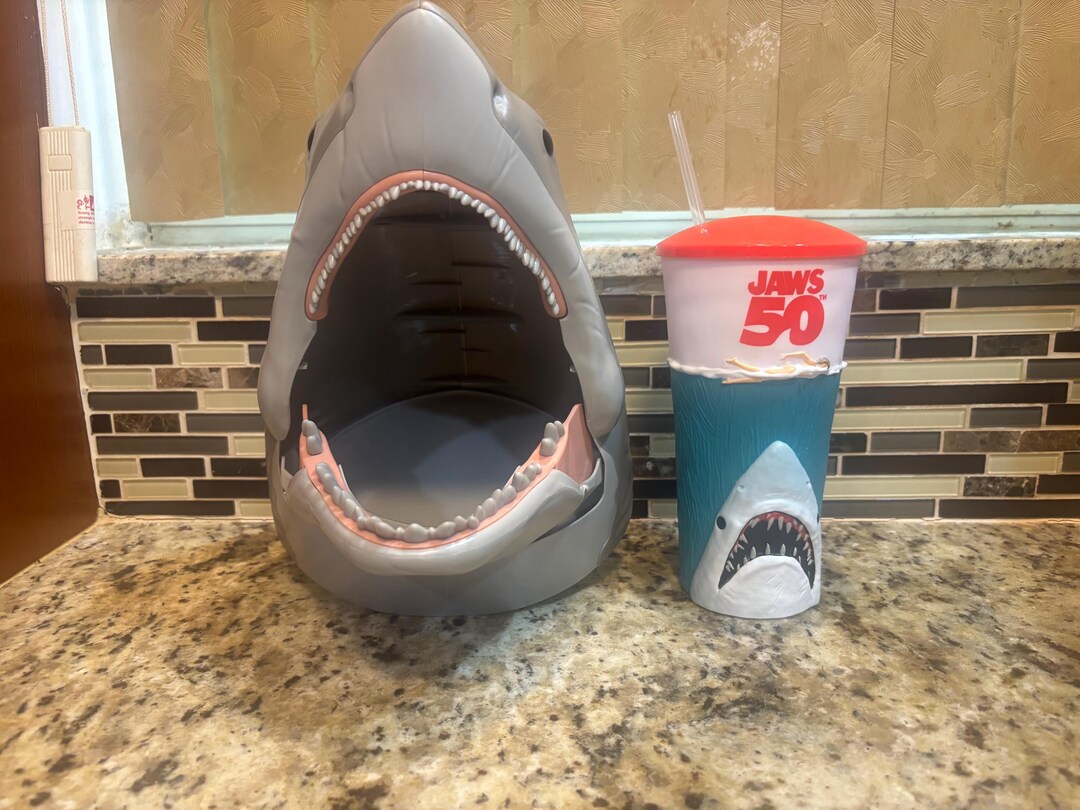 JAWS 50th Anniversary Popcorn Bucket & Grippr Cup Set – Limited Edition ...