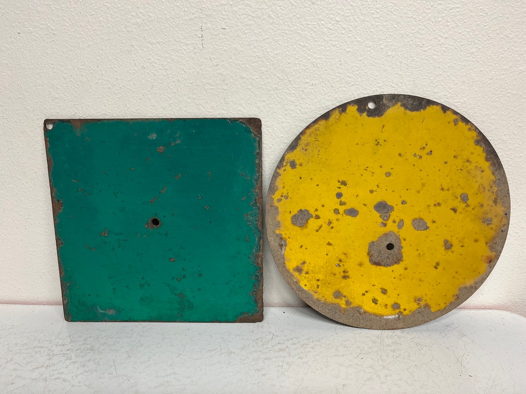 Set of 2 Vintage Railroad Signal Signs Green and Yellow Rustic Beat up ...
