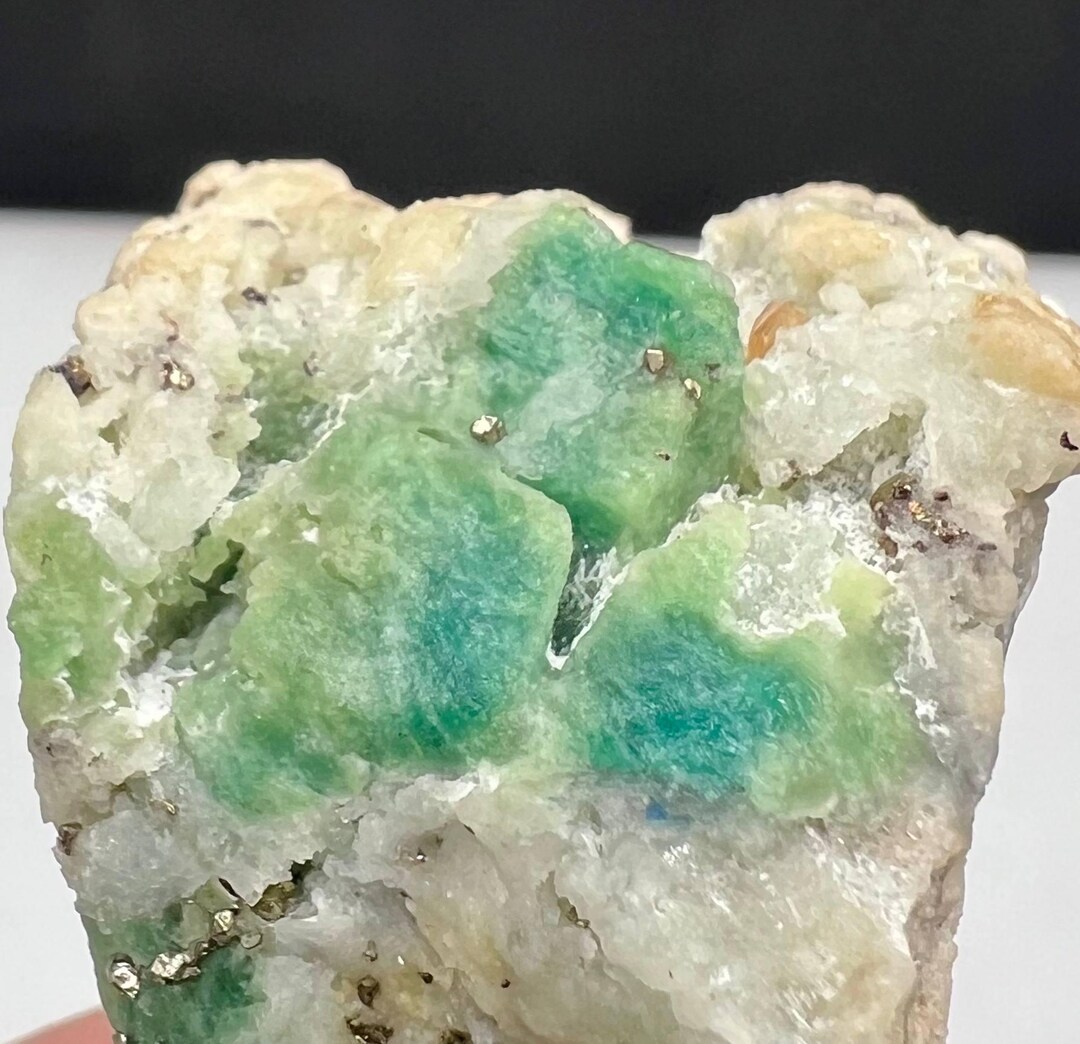 79 Gram Beautiful Rare Natural Fluorescent Emerald Color Sodalite ...