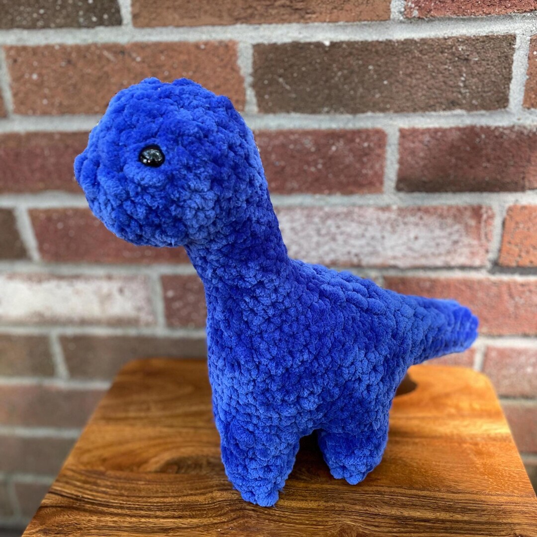 Peluche Brontosaurio Azul: Dinosaurio de ganchillo hecho a mano ...