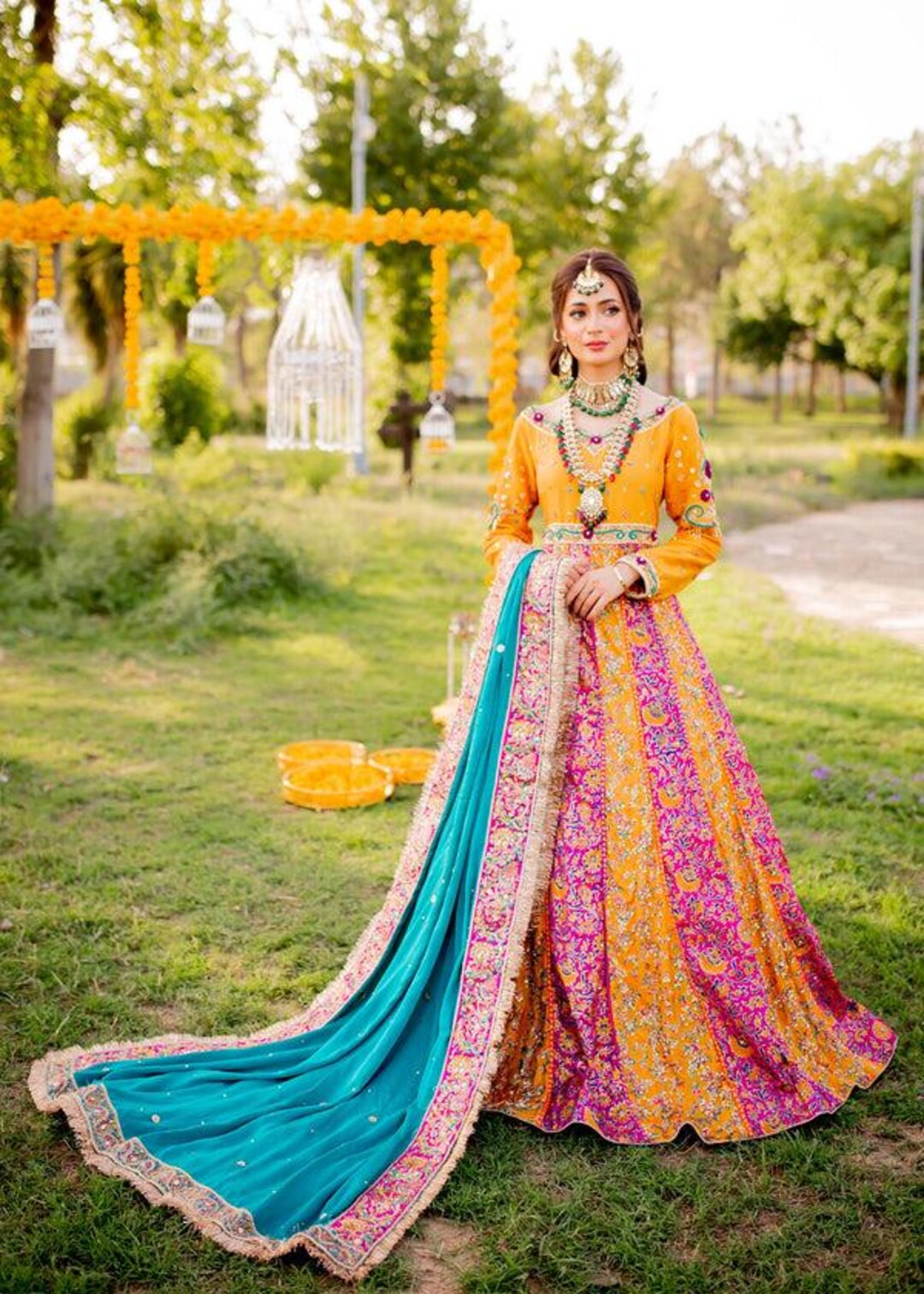 Mendhi Outfit| Pakistani Wedding Mayou Outfit| Luxury Bridal Wedding ...