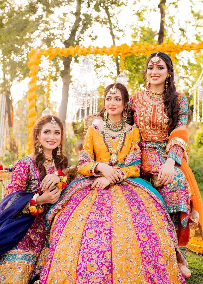 Mendhi Outfit| Pakistani Wedding Mayou Outfit| Luxury Bridal Wedding ...