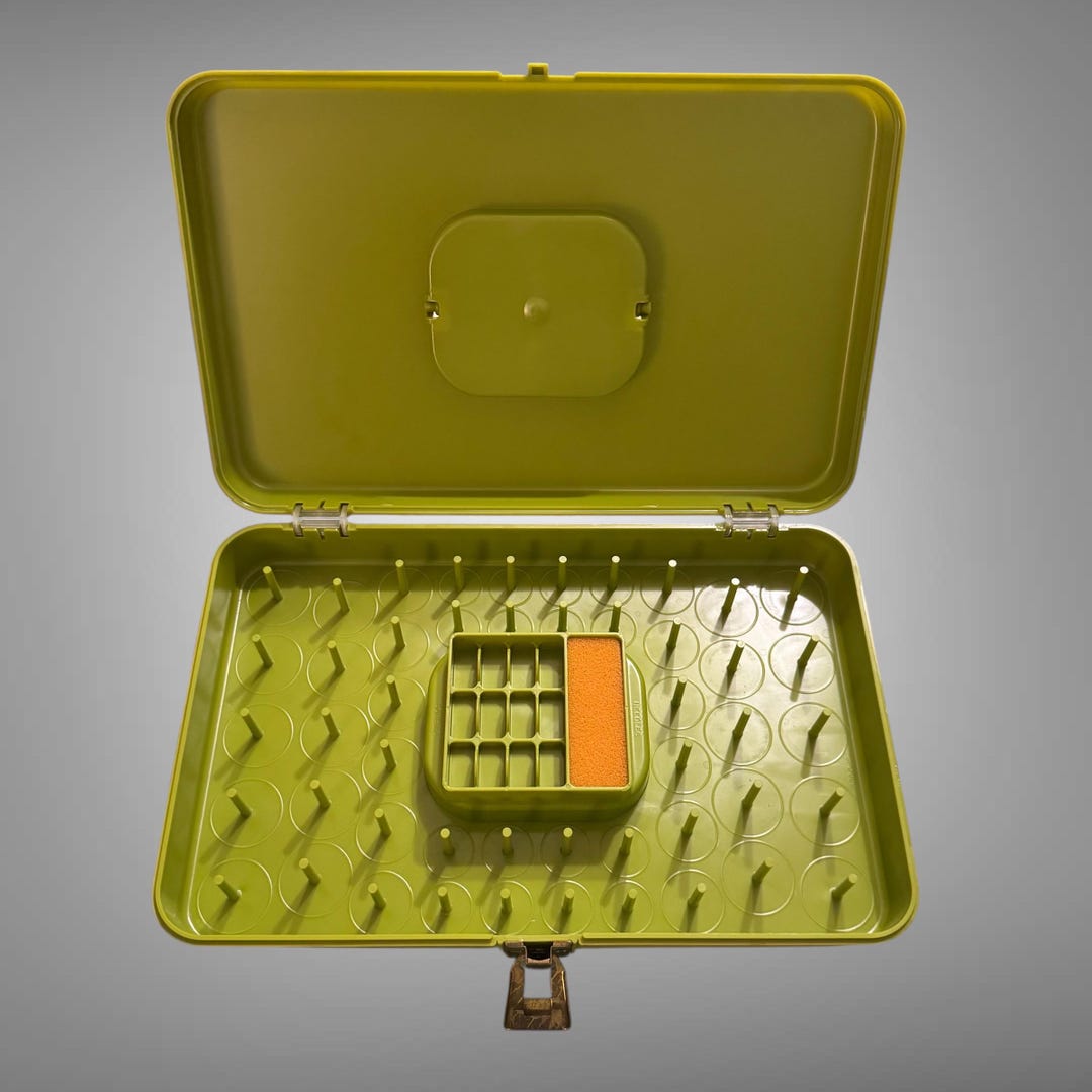 Vintage Wilson Wil-hold Plastic Sewing Box Case Green Thread & Bobbin ...