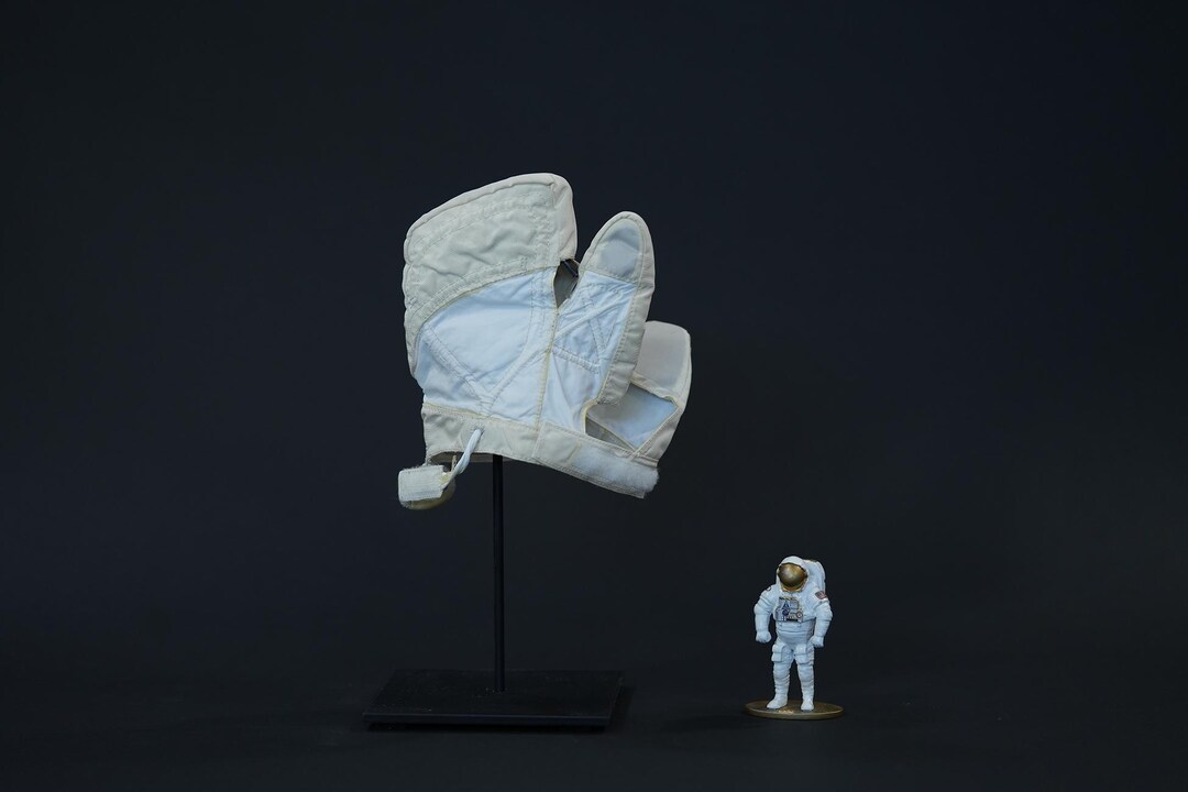 NASA Adjustable Thermal Mitten EMU Space Shuttle Mission STS-113 - Etsy