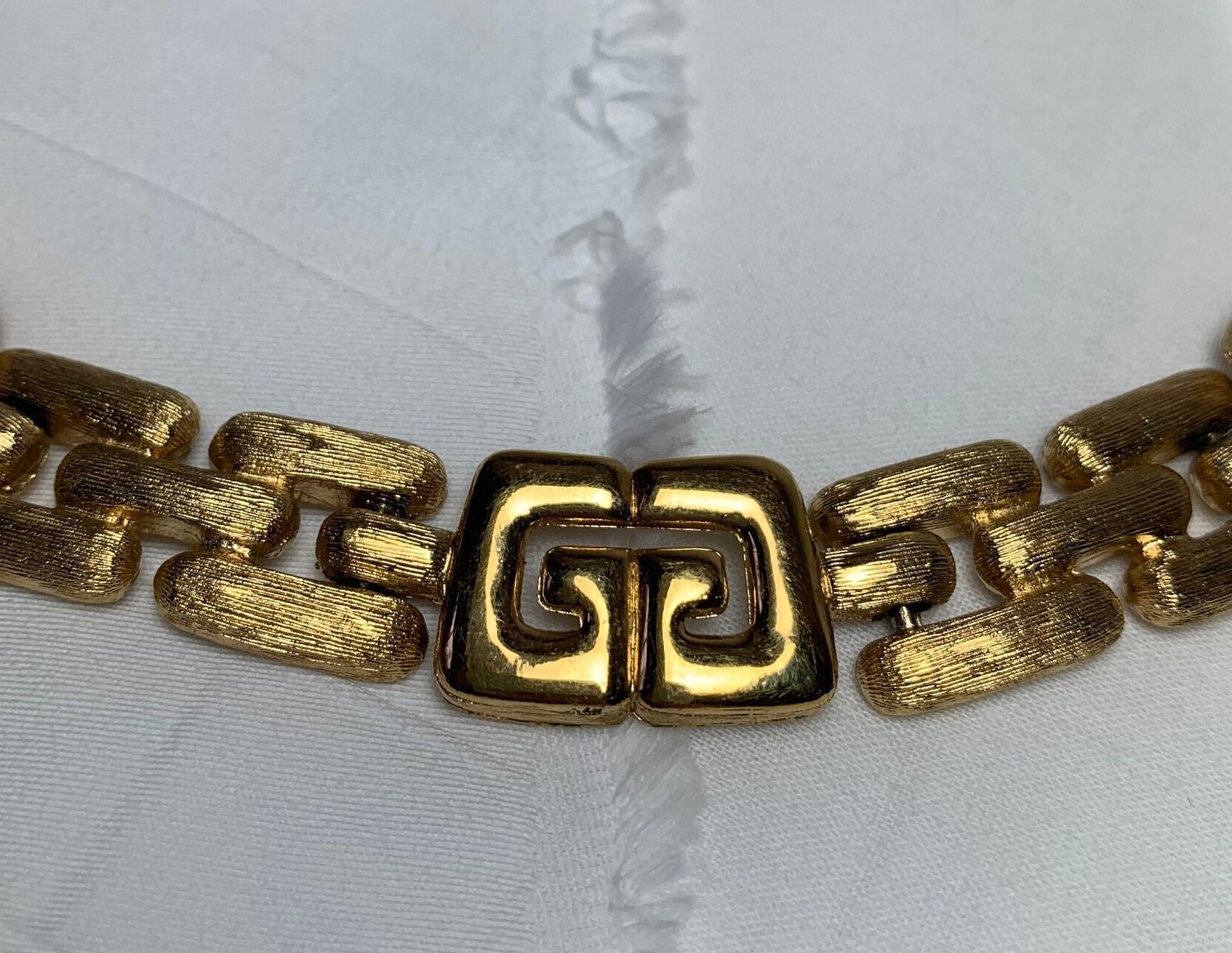 GIVENCHY Vintage 1980s Iconic Gold Logo GG & Textured Link Choker ...
