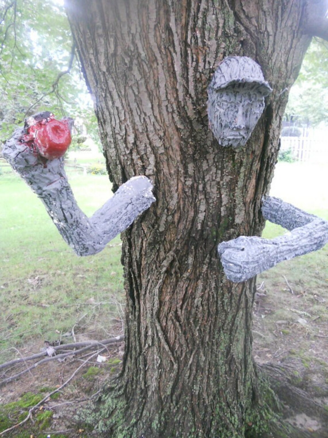 The Pitcher Decorative Tree Art Lawn and Garden Sculpture Waterproof ...