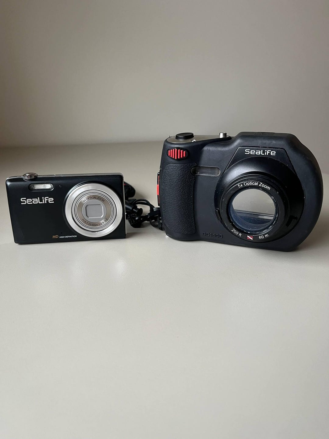 Sealife DC1400 HD Digital Underwater Camera With Housing Strap Charger ...
