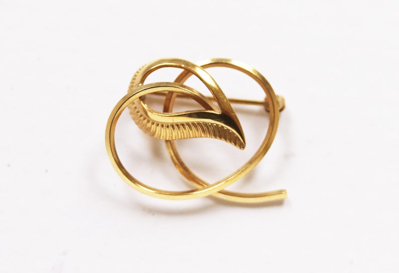 Vintage Gold Leaf Pin 14 Karat Gold Filled Leaf Brooch Madmen Jewelry ...