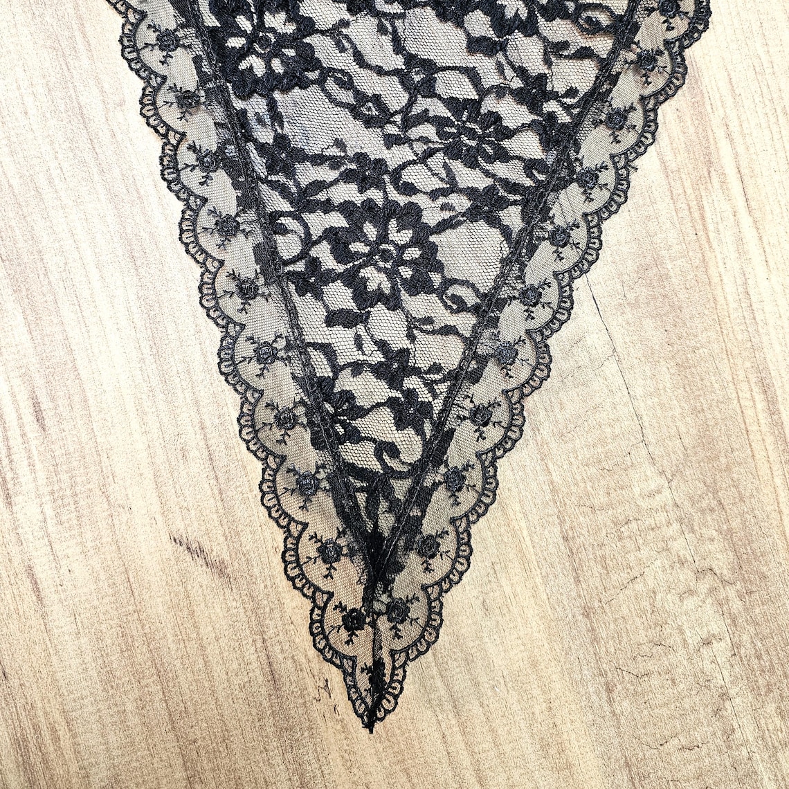 BLACK Lace Triangle Veil for Catholic Mass – Traditional Mantilla With ...