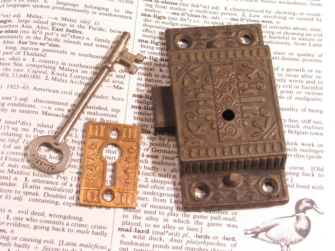 Eastlake WINDSOR Cupboard Cabinet Lock W Bronze Keyhole & Skeleton Key ...