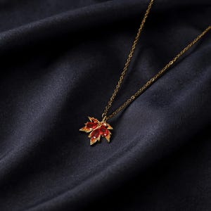 Red Maple Leaf Necklace, Vintage Style Autumn Pendant, Elegant Fall ...