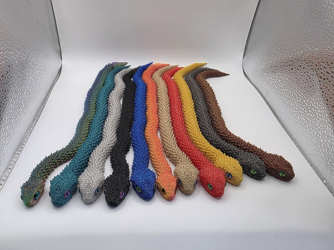 Wiggly Wonder 3D Articulated Snake – 30cm Fidget Toy (multiple Colours ...