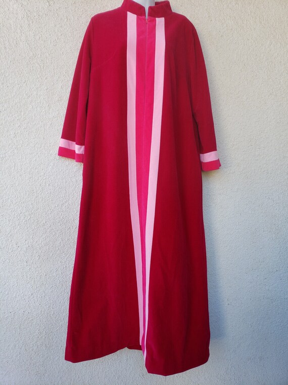 1970s Vanity Fair VELOUR ROBE in Red with Colorblock … - Gem