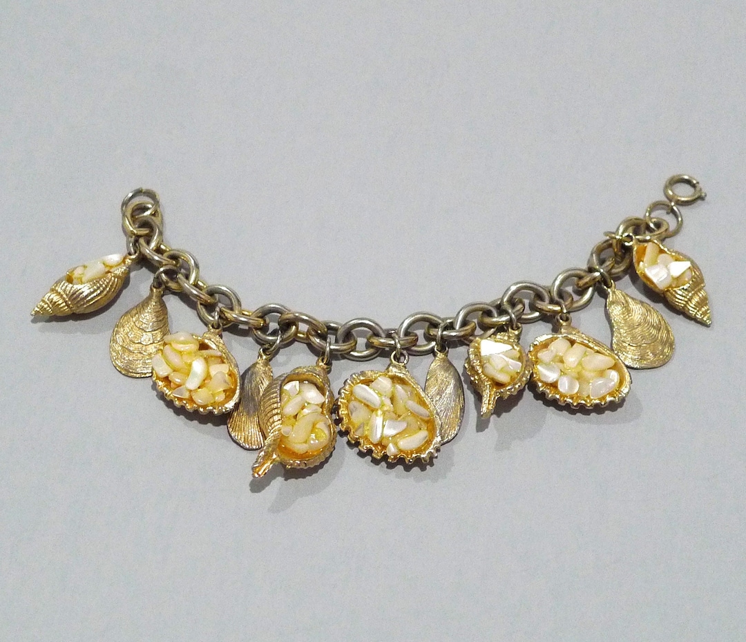 Seashell Charm Bracelet 1960s Vintage Chunky Goldtone Shells Metal ...