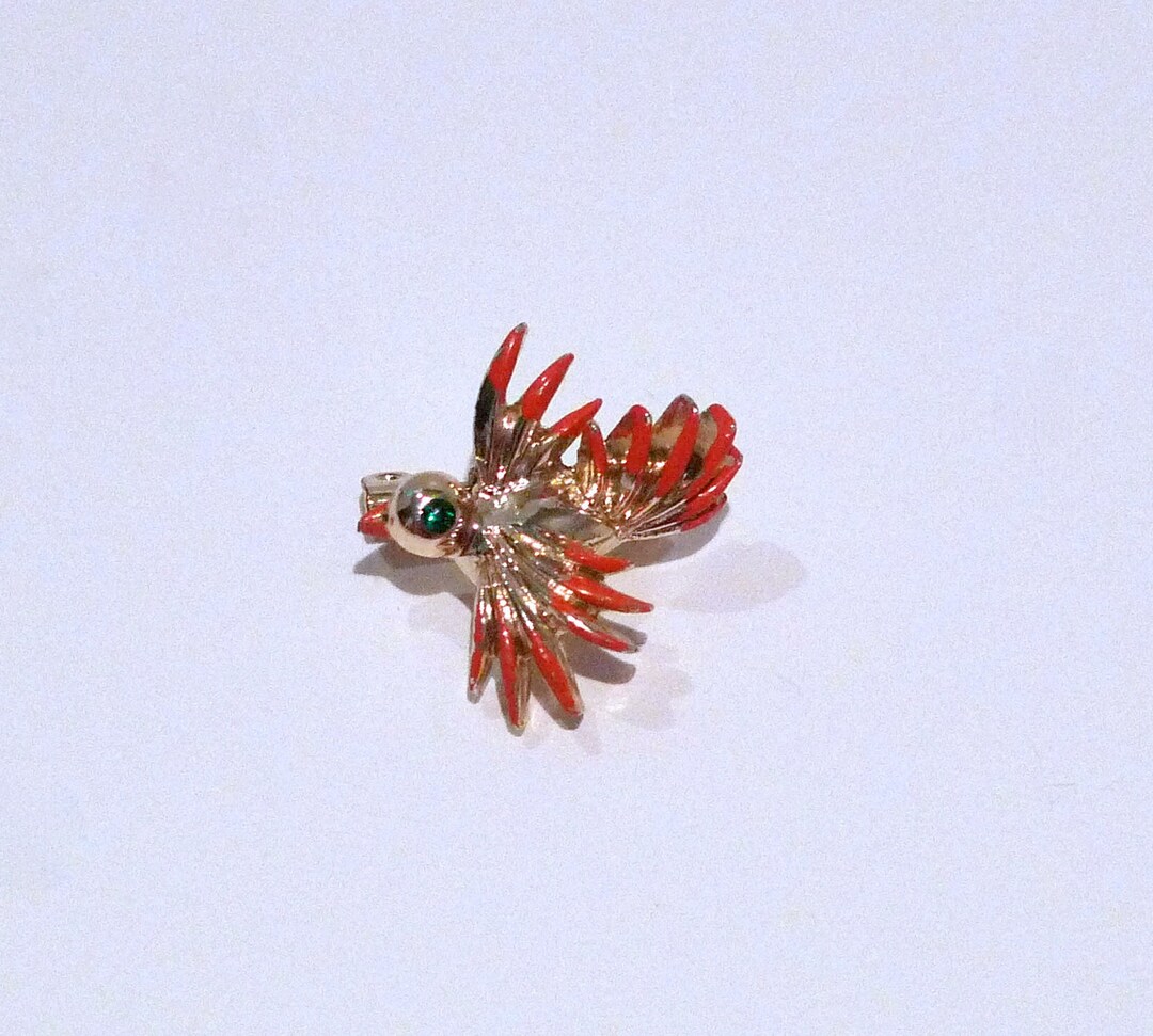 Bird Brooch Pin 60s Cute and Tiny Vintage Flying Songbird With Green ...