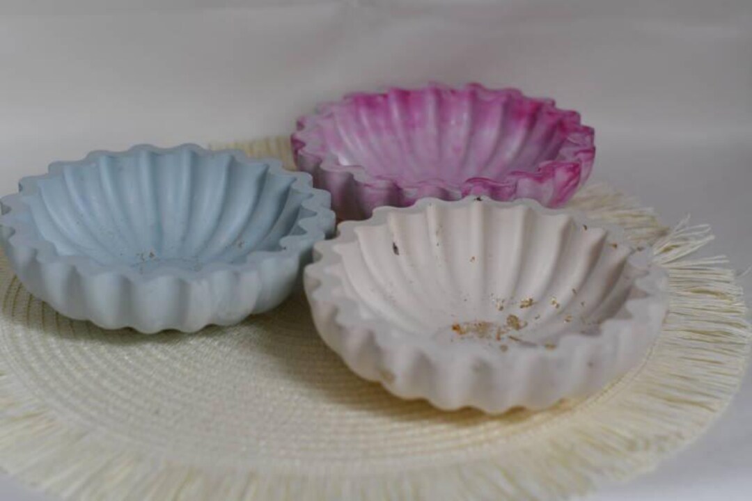 Shell Edge Bowl – Handmade Plaster Design - Etsy