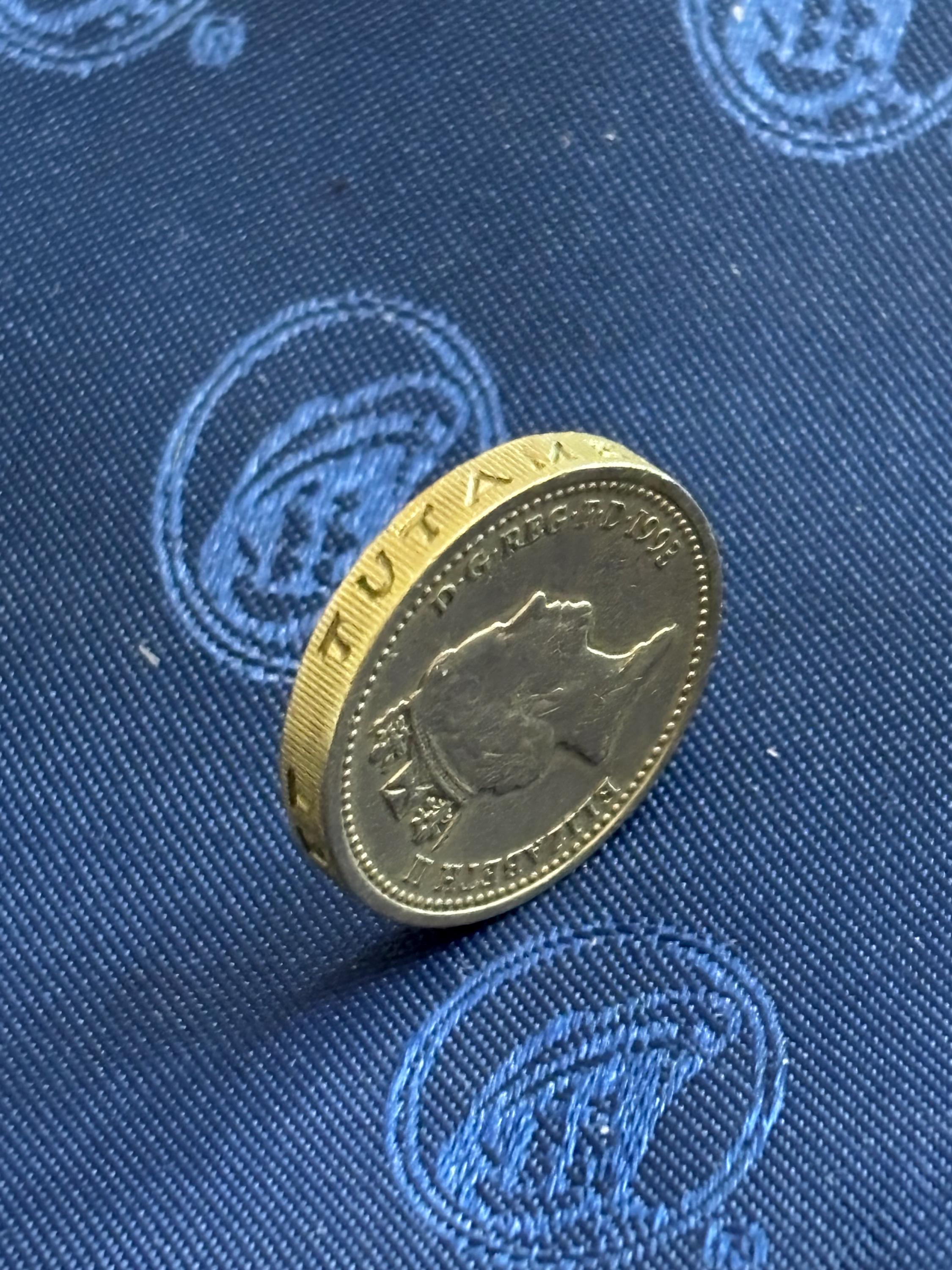 1993 One Pound Error Coin United Kingdom - Rare Error Coin - "decus Et ...