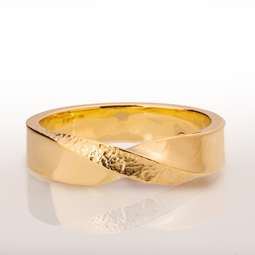 Mobius Ring, Wedding Ring , Hammered Mobius Ring, Wedding Band, Twisted ...