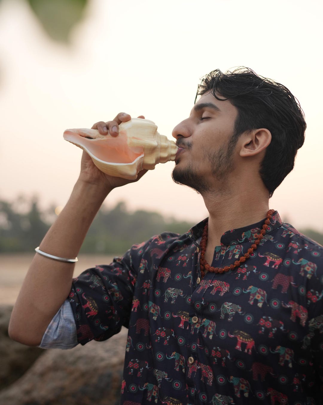 Yellow Garuda Conch Shell Blowing Shankh Sound Healing Breathwork Puja ...