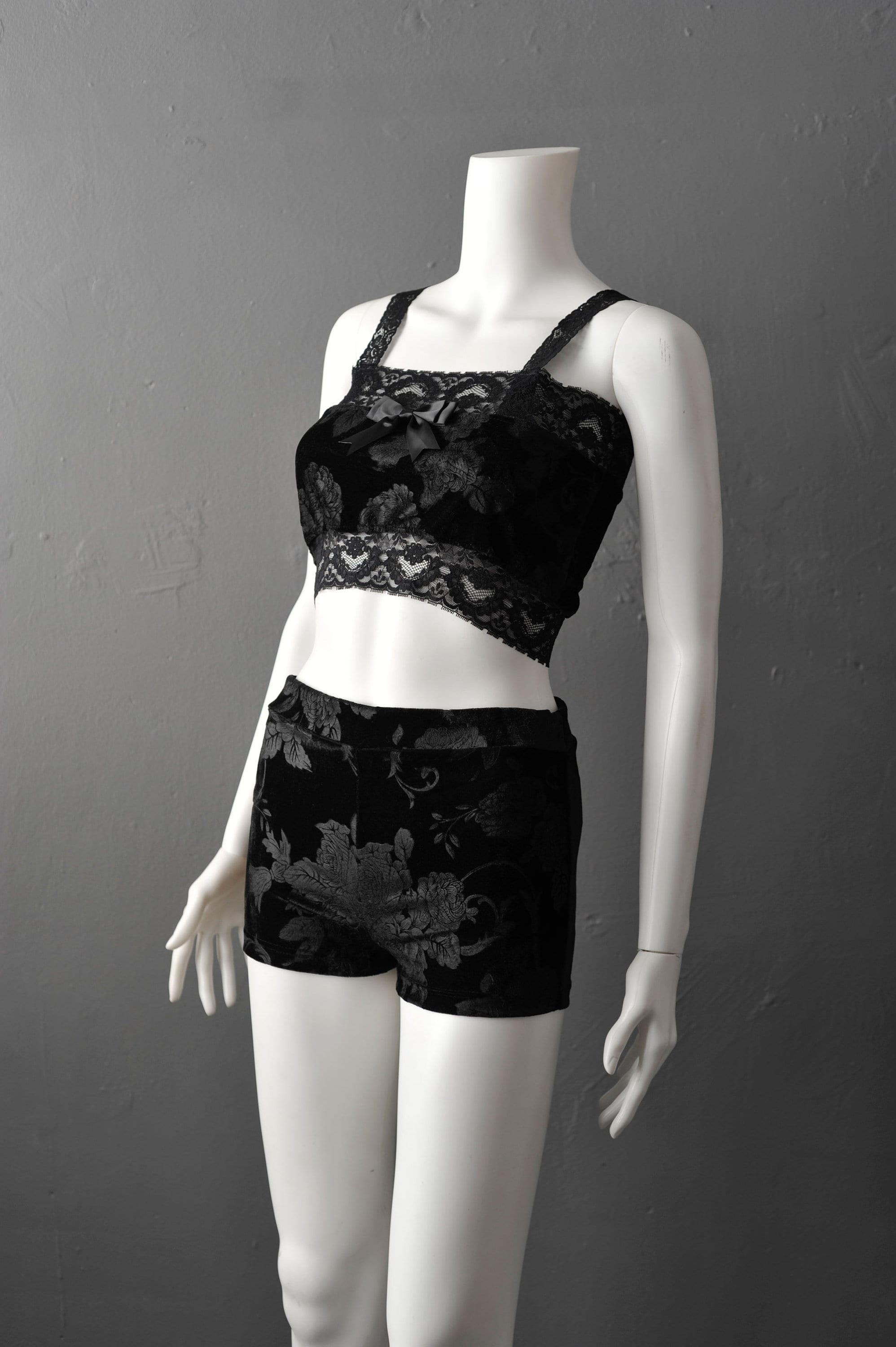 Gothic Rose Velvet Shorts, Goth Stretch Hotpants, up to Plus Size - Etsy