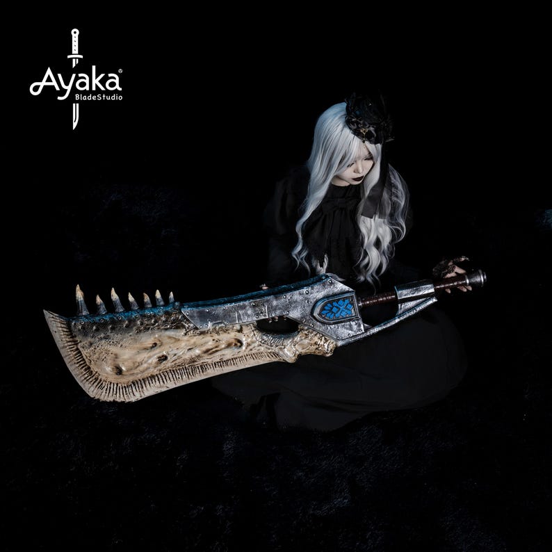 Life Size Replica of the Giant Jawblade From MHW, Monster Hunter World ...