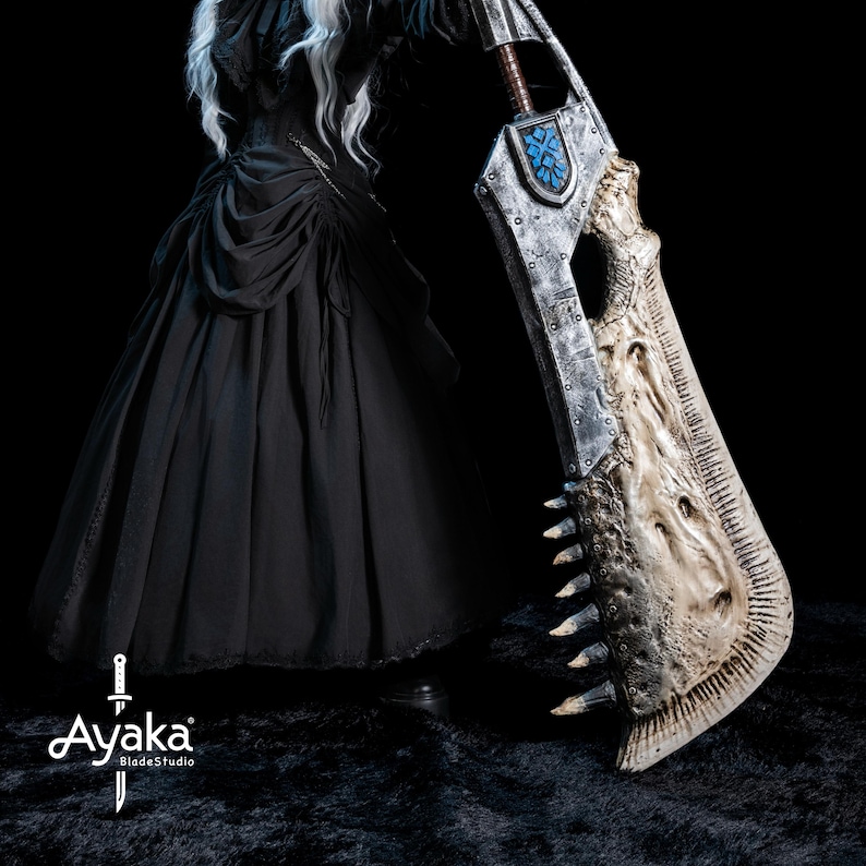 Life Size Replica of the Giant Jawblade From MHW, Monster Hunter World ...