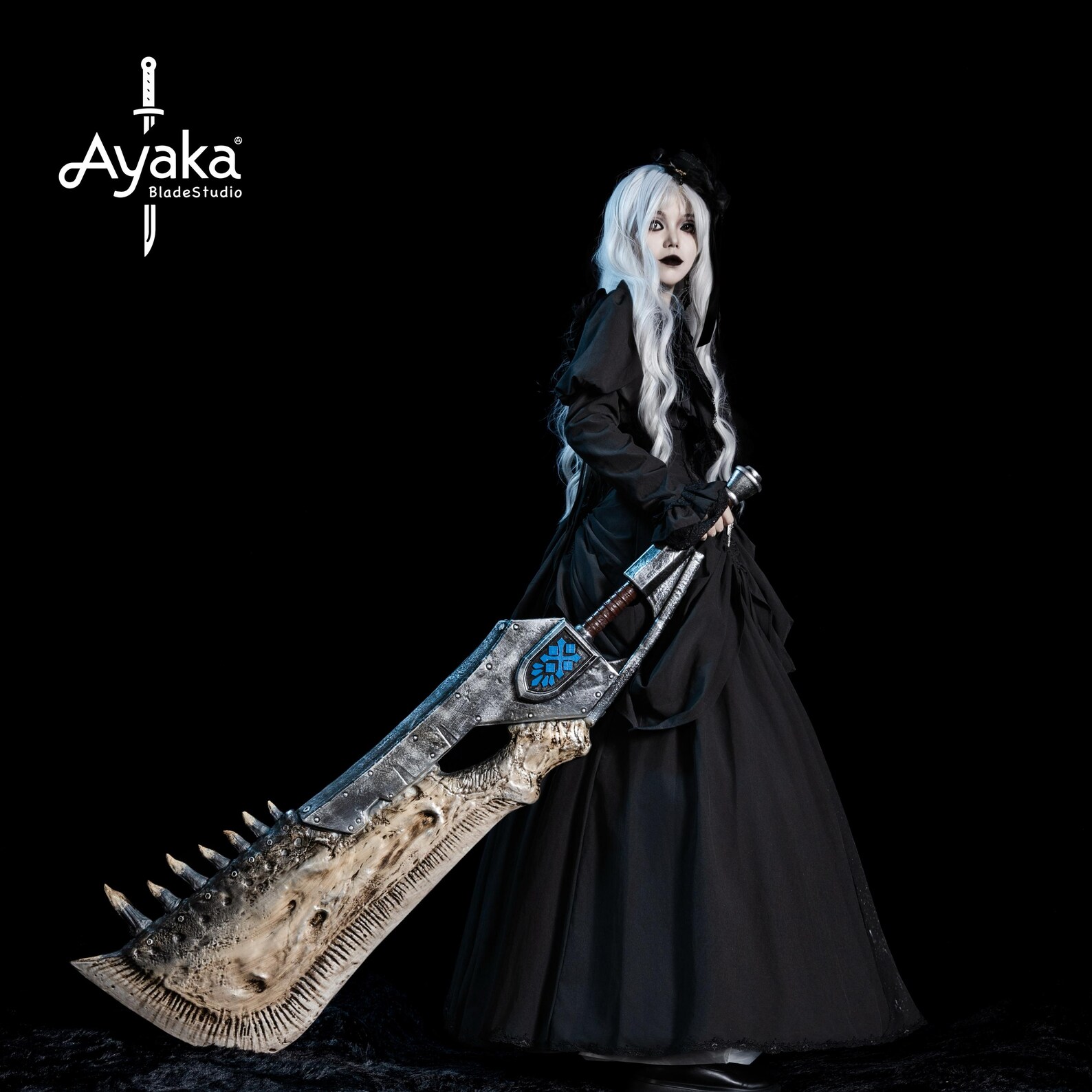 Life Size Replica of the Giant Jawblade From MHW, Monster Hunter World ...