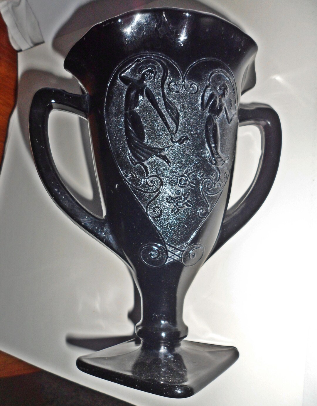 Vintage L.E. Smith Black Amethyst Glass Trophy Vase Urn Embossed Heart ...