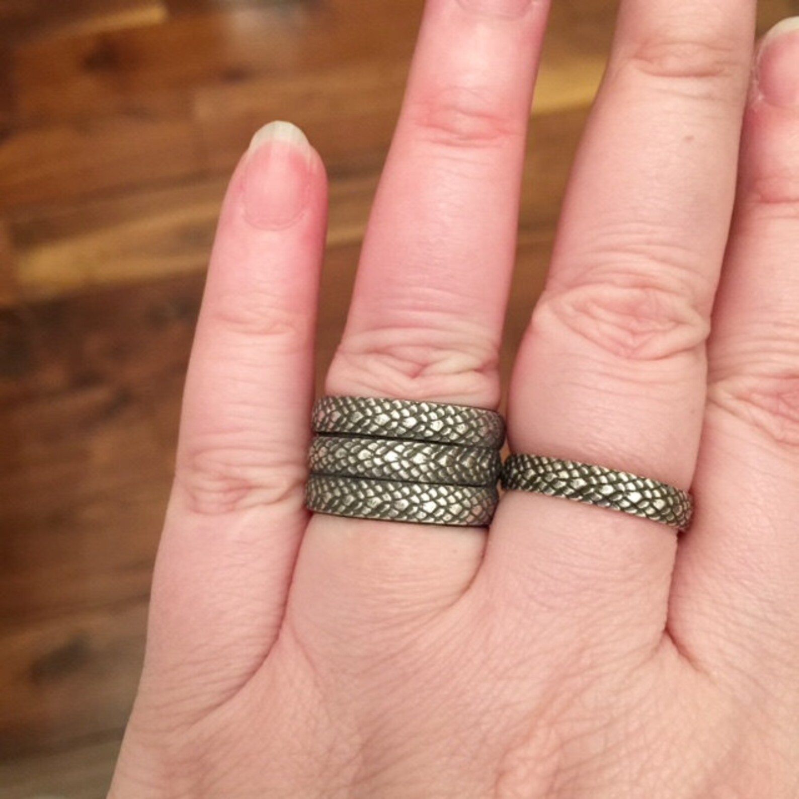 Snake Skin Stacking Ring / Dragon Scale Ring / Serpent - Etsy