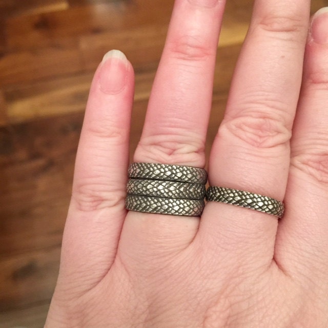 Snake Skin Stacking Ring / Dragon Scale Ring / Serpent - Etsy
