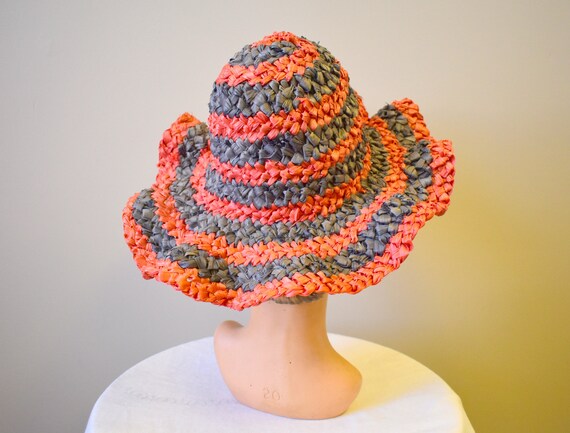 1960s Red and Navy Braided Straw Hat with Wavy Brim - Gem
