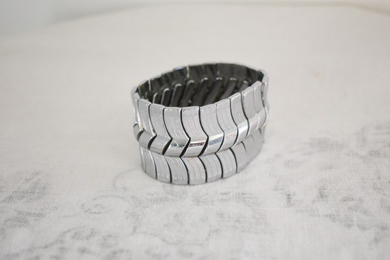 1960s Wide Silver Expandable Bracelet - Gem