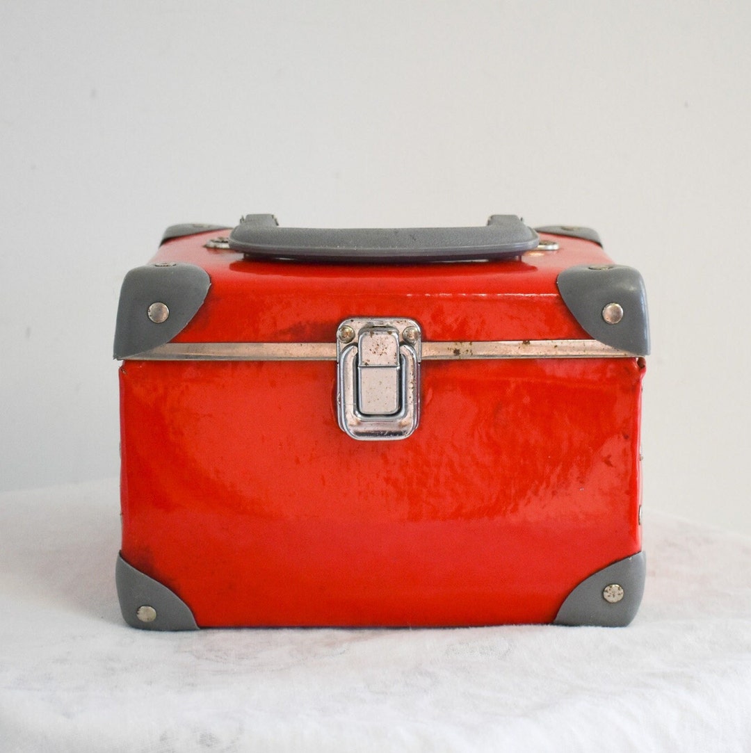 1960s/70s Red Patent Vinyl Box Purse - Etsy