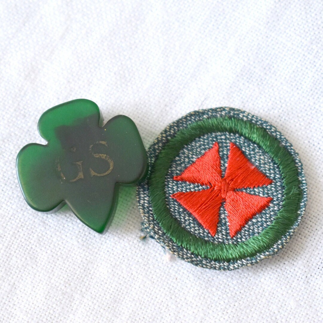 1940s Bakelite Girl Scout Clip and Child Nurse Badge - Etsy