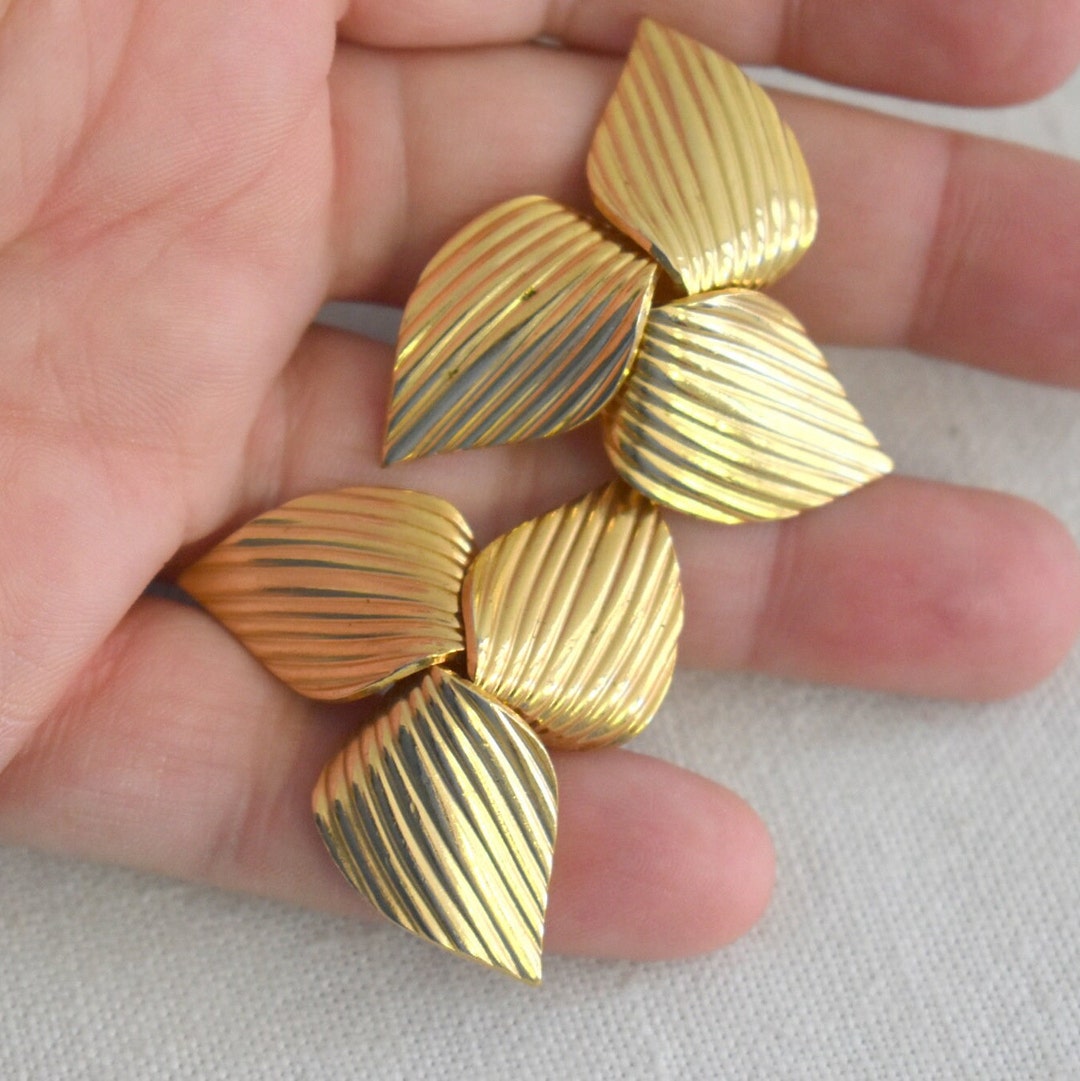 1960s/70s Sarah Coventry Gold Pinwheel Clip Earrings - Etsy