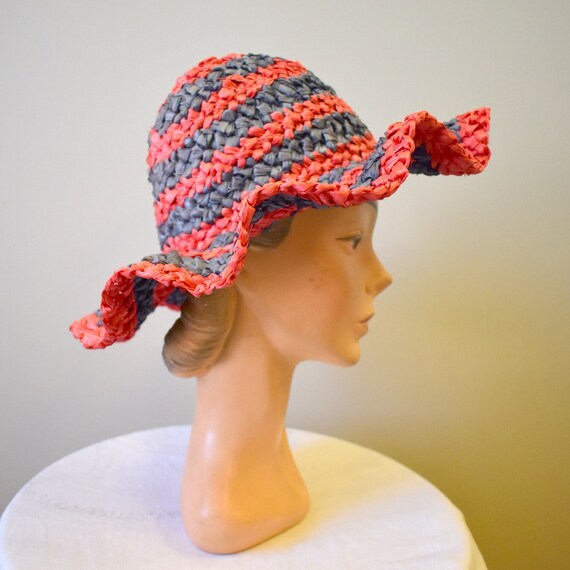 1960s Red and Navy Braided Straw Hat with Wavy Brim - Gem