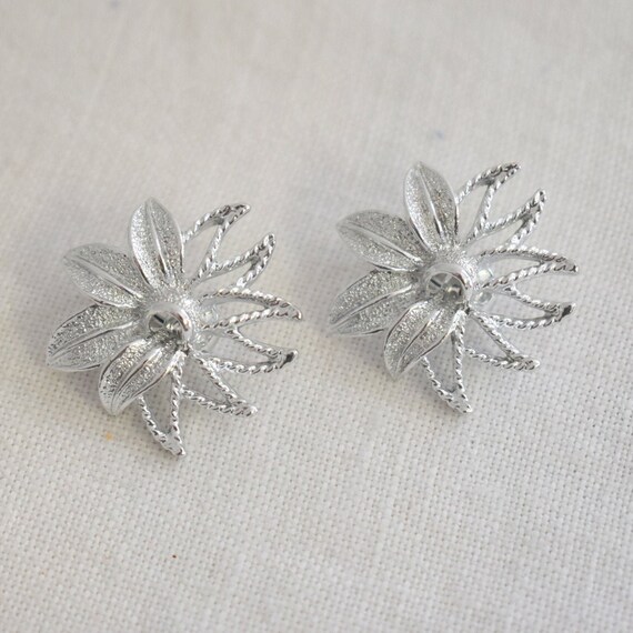 1960s Sarah Coventry Silver Flower Clip Earrings - Gem