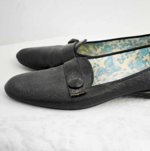 1960s Daniel Green Black Vinyl Slippers, Size 2A65 - Gem