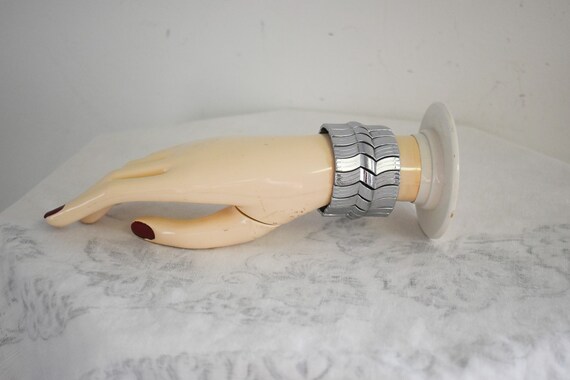 1960s Wide Silver Expandable Bracelet - Gem