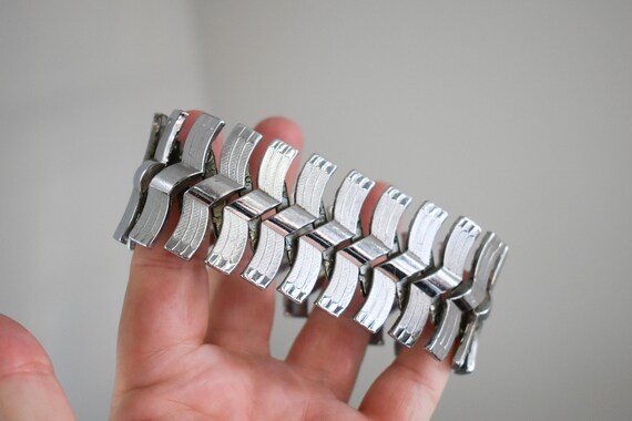 1960s Wide Silver Expandable Bracelet - Gem