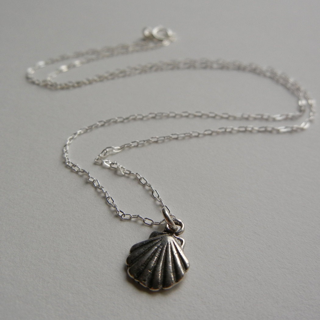 Tiny Scallop Necklace - Etsy