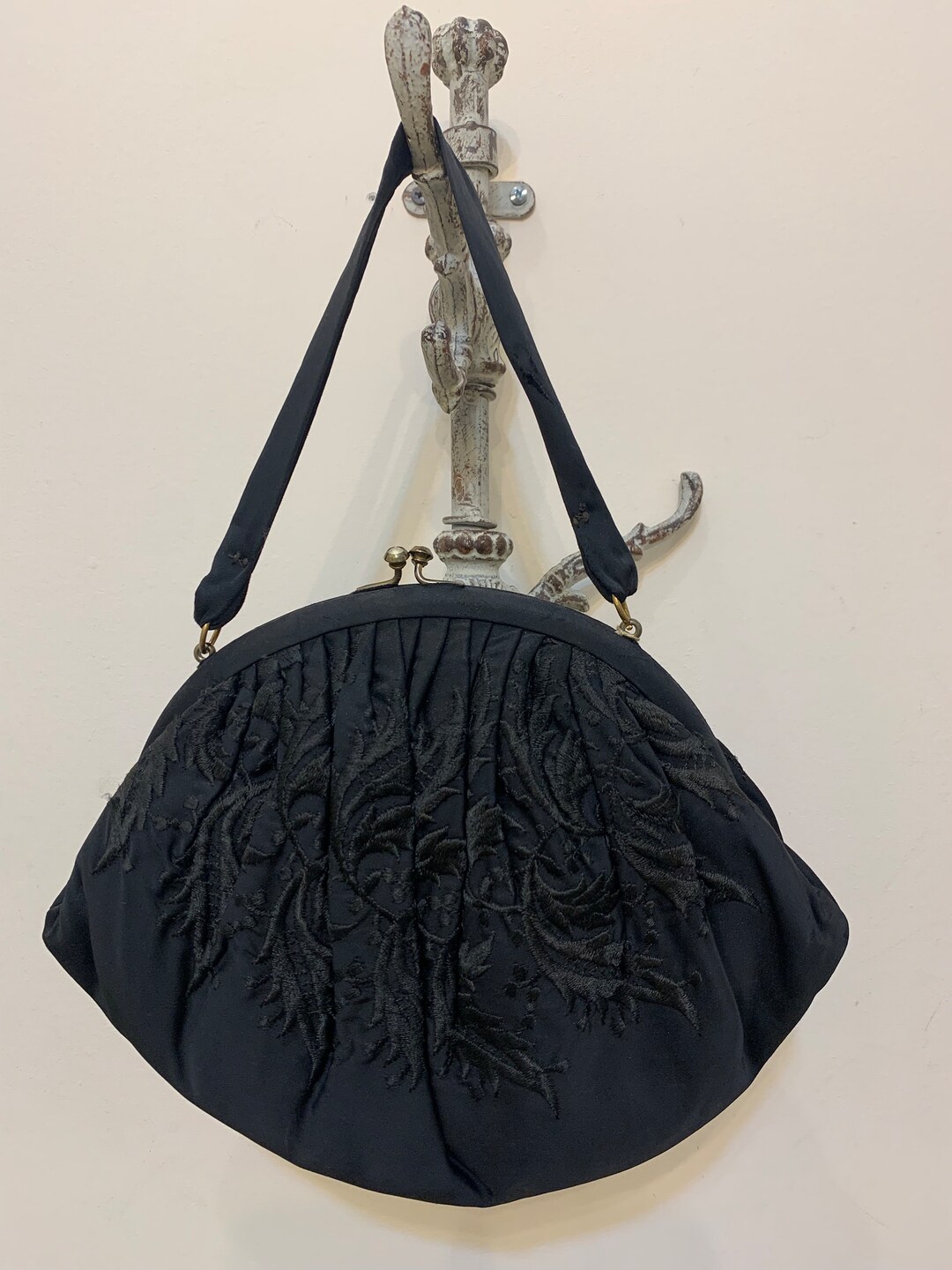Vintage 1940s Dover Navy Crepe Bag: Embroidered Kiss Lock Pouch - Etsy
