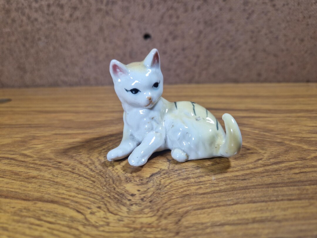 Vintage Reclining Cat Figurine – Elegant Ceramic Kitty With Painted ...