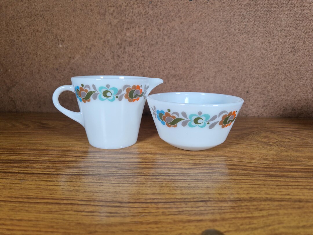 Vintage JAJ Pyrex England Creamer and Sugar Bowl Set – Retro Floral ...
