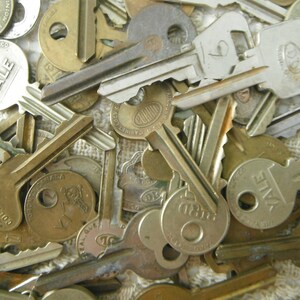 Vintage Keys Bulk Keys Destash Craft Supplies Mixed Media Supply ...