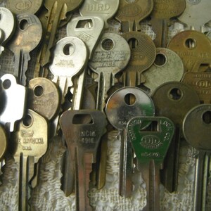 Vintage Keys Bulk Keys Destash Craft Supplies Mixed Media Supply ...