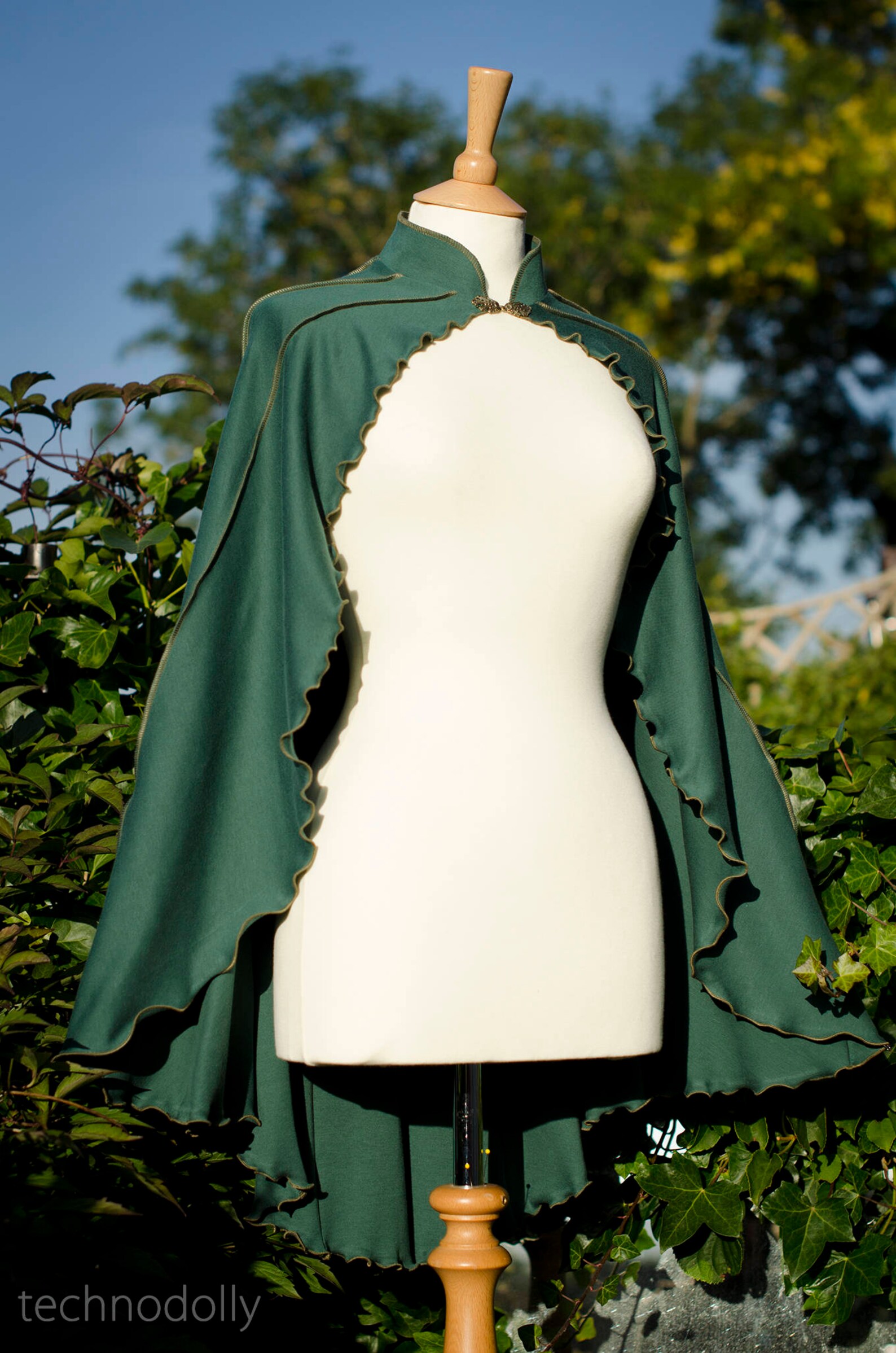 Druid Lily Capelet Dark Green Capelet Green Cape Green - Etsy UK