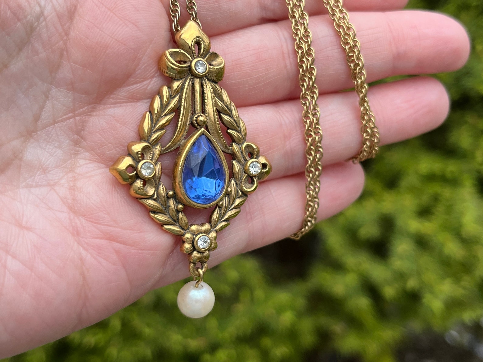 Avon Bold Traditions Pendant Necklace, Ca. 1993 - Etsy