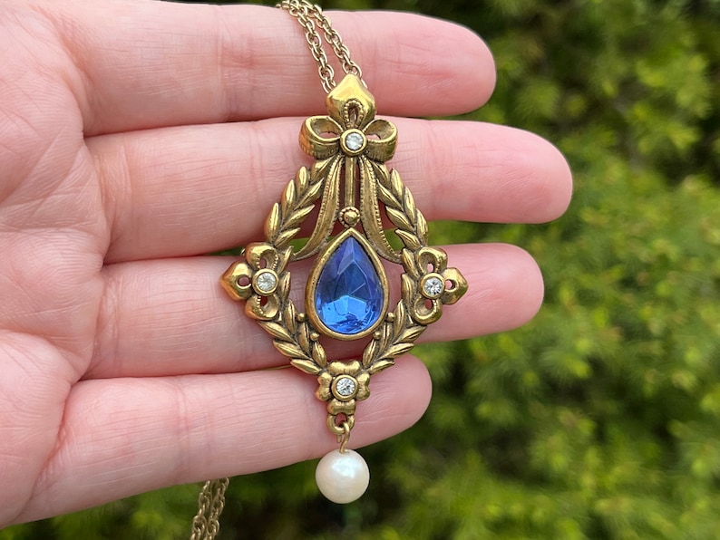 Avon Bold Traditions Pendant Necklace, Ca. 1993 - Etsy