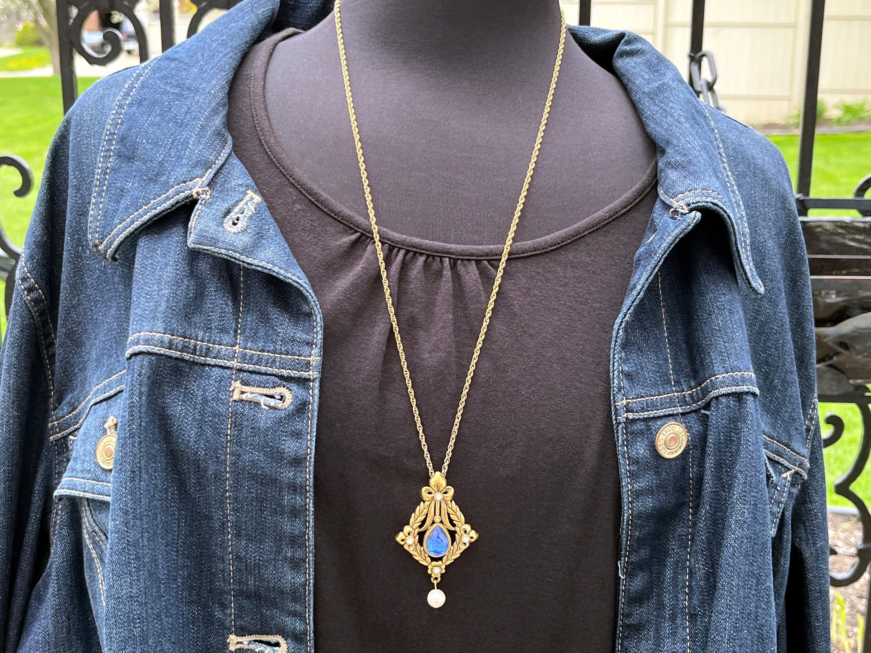 Avon Bold Traditions Pendant Necklace, Ca. 1993 - Etsy